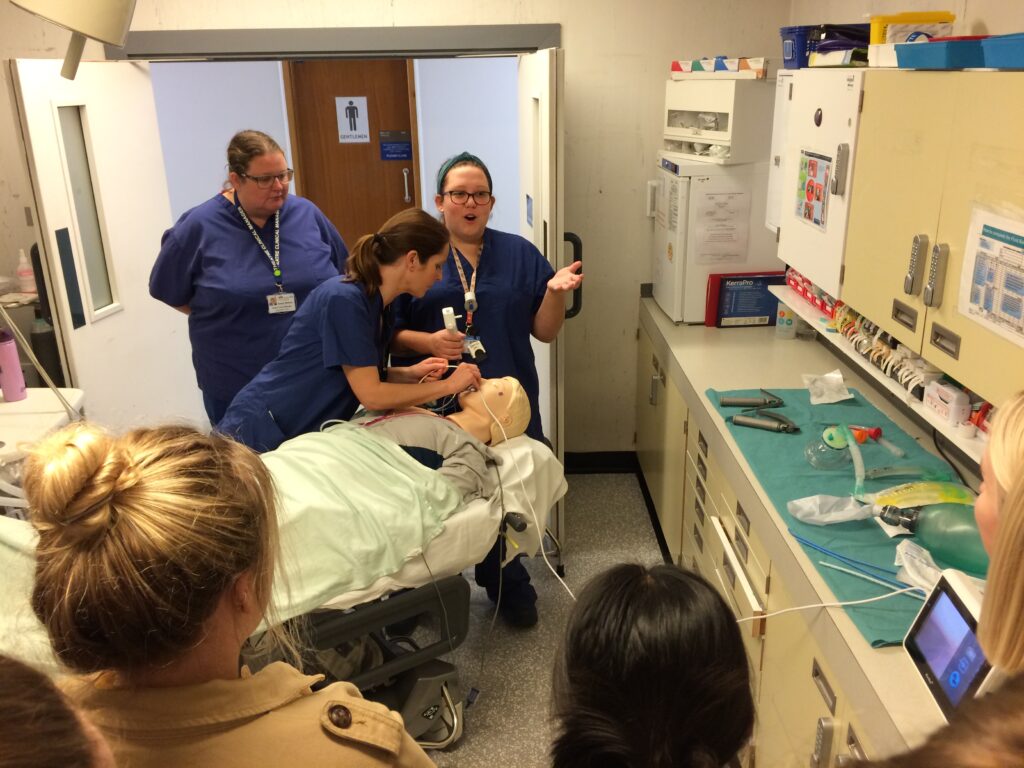Surgery Room With Students 3 - NHS Careers NW